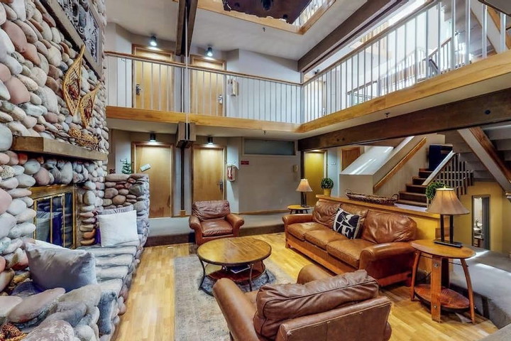 Dog-friendly Room On Main St - Pool & Hot Tub - Walk To Lifts, Ground-floor - Aspen, CO