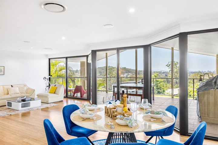 Stunning Cityview 5br W/balcony Near Malls/uni/cbd - Brisbane