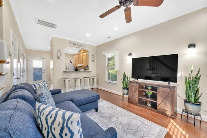 Cozy 2b Townhouse King Bed / Jacuzzi / Tv In Brs - Concord, NC