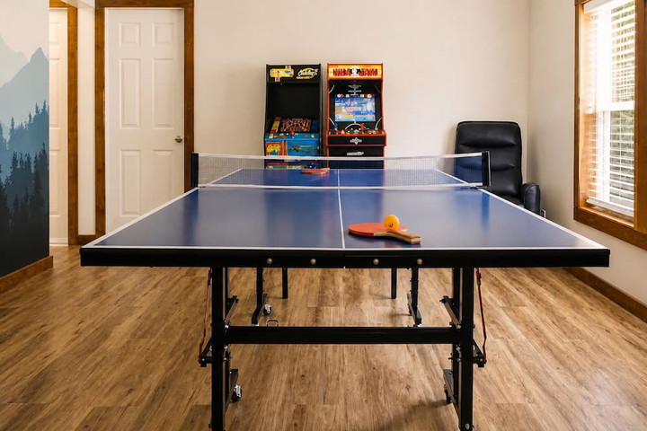 New! Hot Tub + Sauna, Game Room, Near Red River Gorge - Slade, KY