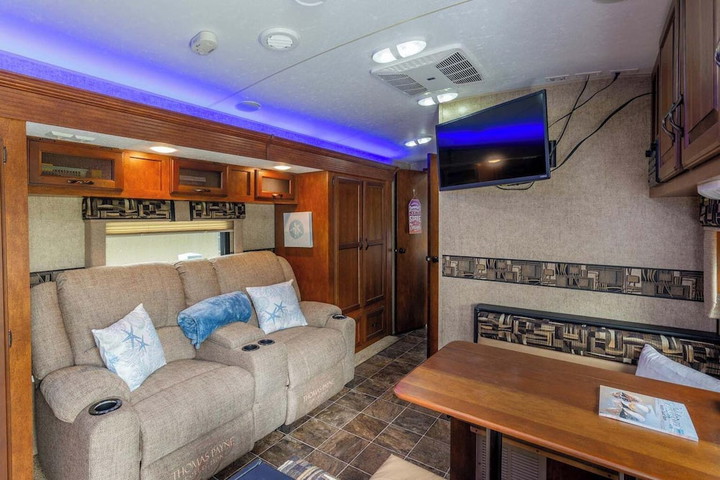Beachtime! Charming 1-bedroom Trailer W/ Wifi & Ac & Hotwater Jupiter/tequesta - Júpiter, FL