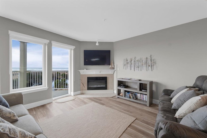 Amazing Views, Beachfront, Pets Ok, In Town, Elevator, Walk To Beach (Azure) - Long Beach, WA