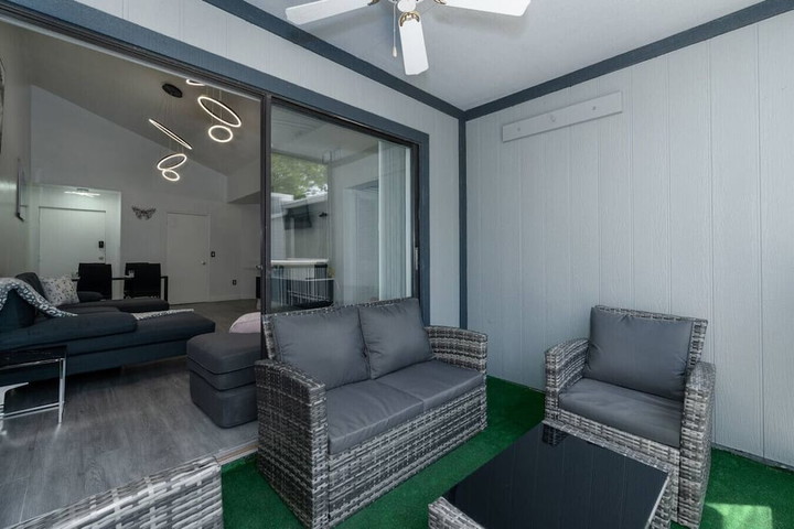 Condo W/ Pool + Gym + Golf + Jacuzzi + Game Areas! - Winter Park, FL
