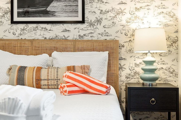 Folliday Inn- The Overnighter- Room 25 - Folly Beach, SC