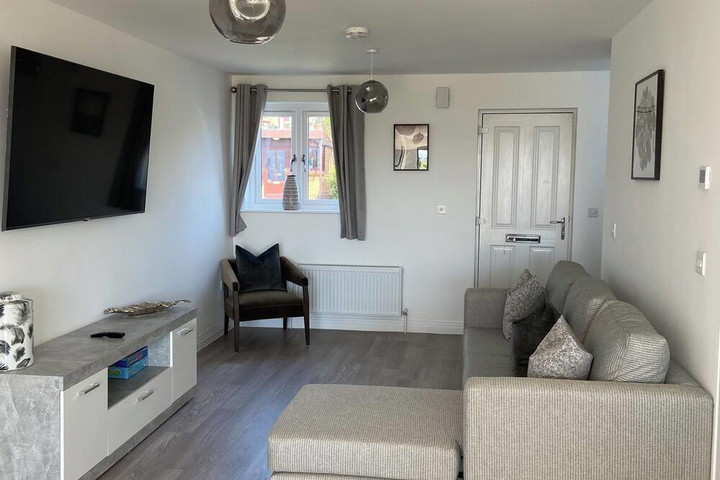 Stunning Renovated Three Bedroom House - Poole