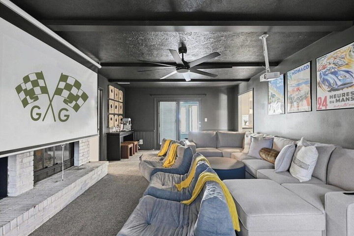 Grandstand Gathering House: Pool, Theater, Gym - Greenwood, IN