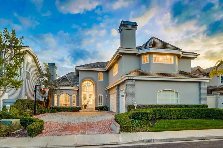 Five Generous Bedrooms And A Real Indoor Treehouse For Kids  - See Our Video!! - Lake Forest, CA