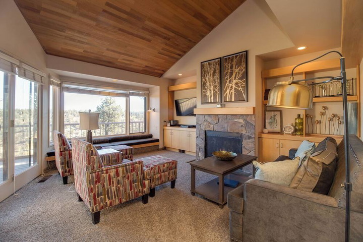 Deschutes River Views + Hot Tub | Eagle Crest - Redmond, OR