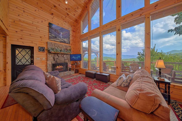 Run To The Hills | Mtn Views, Hot Tub, Resort Pool + Free Attraction Tickets - Townsend, TN