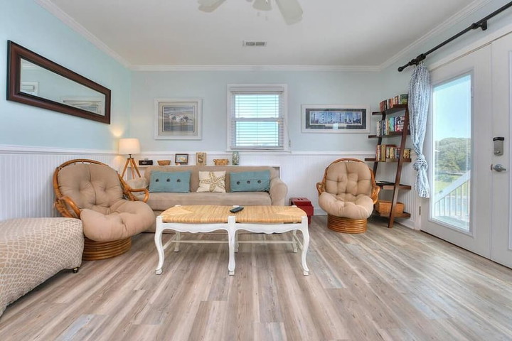 Relax At Easy Peasy Ocean Breezy, A Cozy Oceanfront Condo In Oak Island, Perfect For 6! - Oak Island, NC
