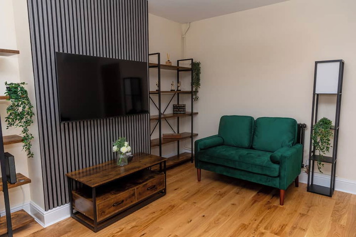 Luxury 2 Bed House - Filton