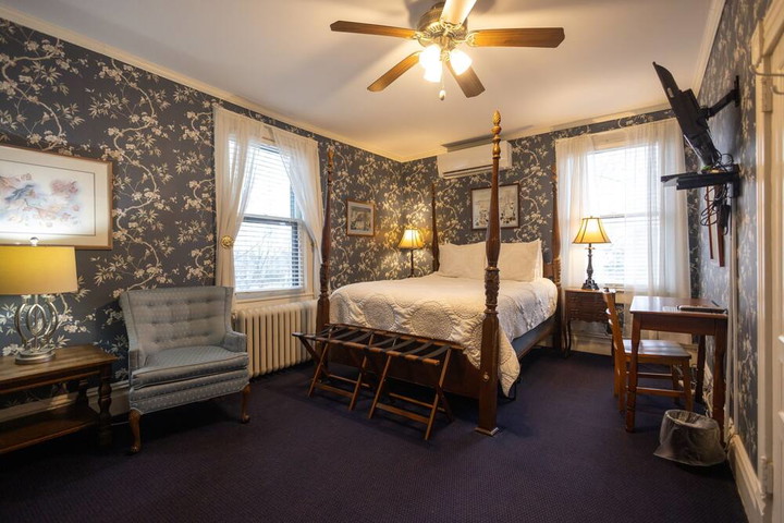 Find Genuine Southern Hospitality In Hendersonville At The 1898 Waverly Inn. - Hendersonville, NC