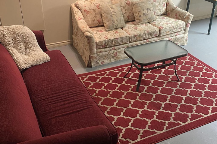 Crew House Sleeps 8 With On Site Parking - Thunder Bay