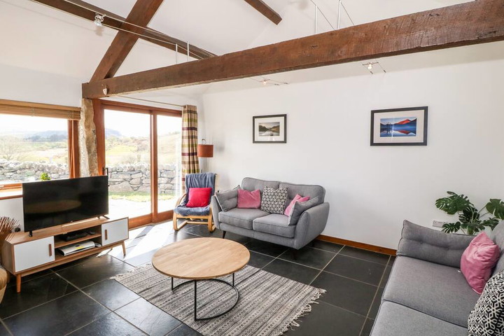 Y Beudy, Pet Friendly, Character Holiday Cottage In Criccieth - Beddgelert