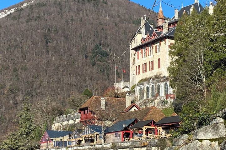 2-storey, 4-bedroom Apartment In A Detached House In Menthon St B - Lathuile