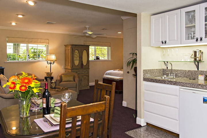 Tranqujil Garden Studio Retreat,  W/hot Tub Minutes From Downtown Napa - Napa, CA