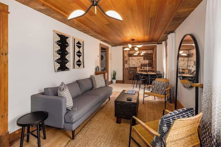 Downtown Bungalow- Modern Bungalow In The Heart Of Downtown Bozeman - Bozeman, MT