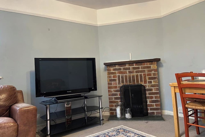 2 Bed City Centre Apartment Near Station - Godalming