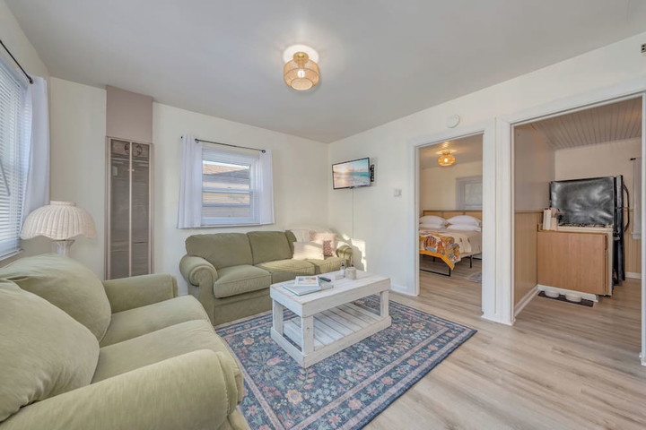 Walk To The Beach Or Sunset Lake With A Front Yard And Pet-friendly! - Cape May, NJ