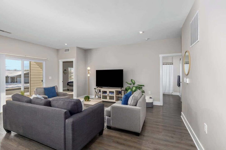 Modern 2br & 2ba Condo With Garage & Patio - Grand Rapids, MI
