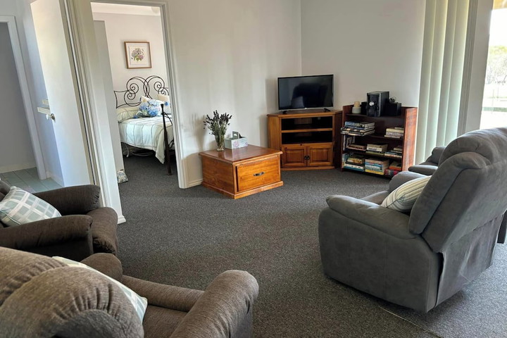 Tranquil And Scenic Family Friendly 2 Bedroom Cottage & Farm Stay Near York Wa - Western Australia
