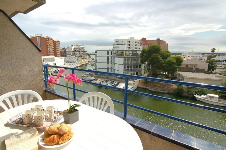 Charming Apartment For Rent In Roses, Costa Brava! 400 Meters From The Beach, Capacity For 4 People. Book Now! - Roses