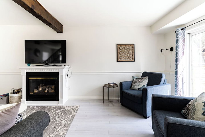 Wasaga Beach 4br Cottage | Hot Tub, Fire Pit, Ping Pong | Sleeps 8 - Wasaga Beach