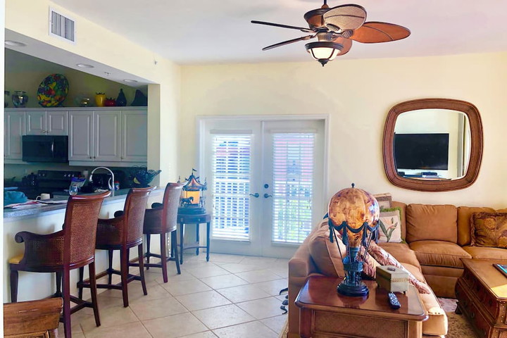 Spacious 3-bedroom Condo In Lovely Naples With Fitness Room - Naples, FL