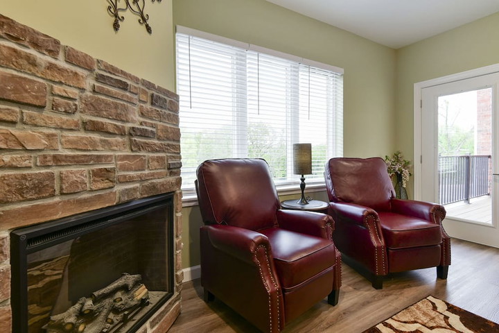 Gorgeous 3-bedroom Luxury Condo/heart Of Branson/indoor Pool/spacious/no-steps! - Branson