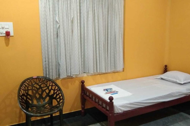 Charis Guest House 2 Bed/1 Bath Near Guruvayur In Kunnamkulam - Kerala