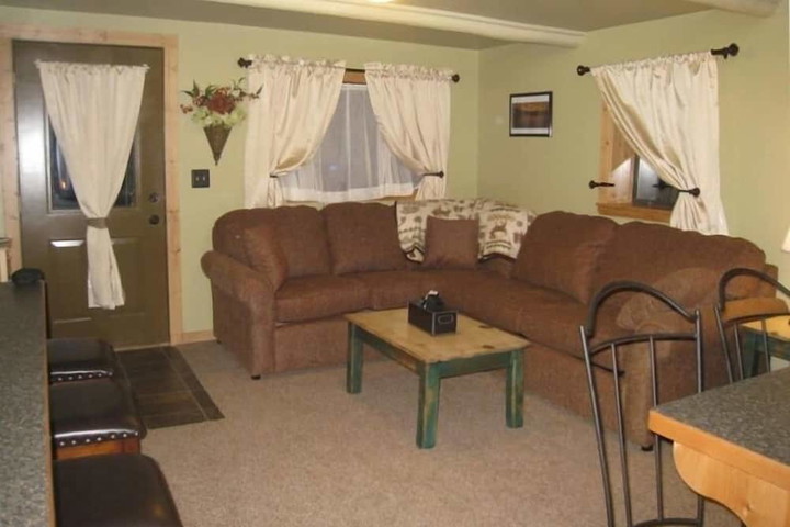 Cozy Cabin Just Minutes From Yellowstone. Book Now For Your Summer Stay! - West Yellowstone, MT
