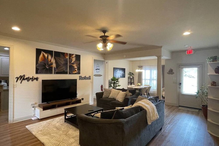 Charming 3br/2ba Gem Just South Of Tuscaloosa! - Tuscaloosa, AL
