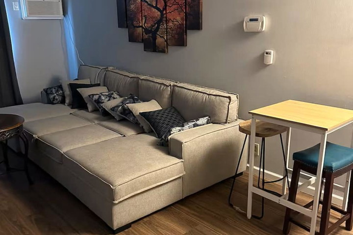 Cozy.comfort.easeful. - Akron, OH