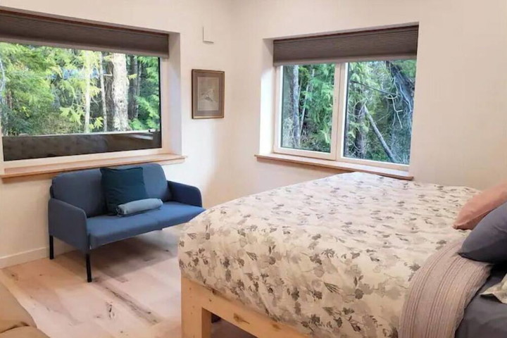 Rainforest Lane Loft Suite - Ucluelet