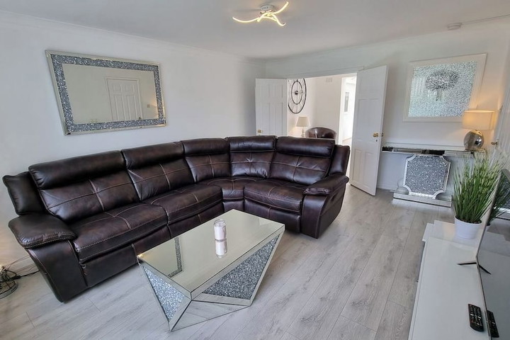 Ayr 4 Bed House With Hot Tub Available - Ayr, UK