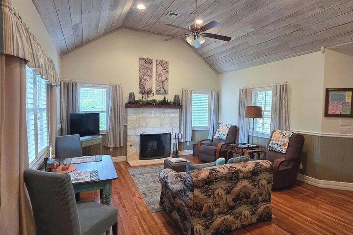 Private Luxury, Views, Nature, German History And Texas Hospitality! - Fredericksburg, TX