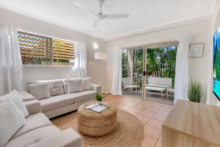 Wallaby Beach House Resort Style Comforts - Cairns