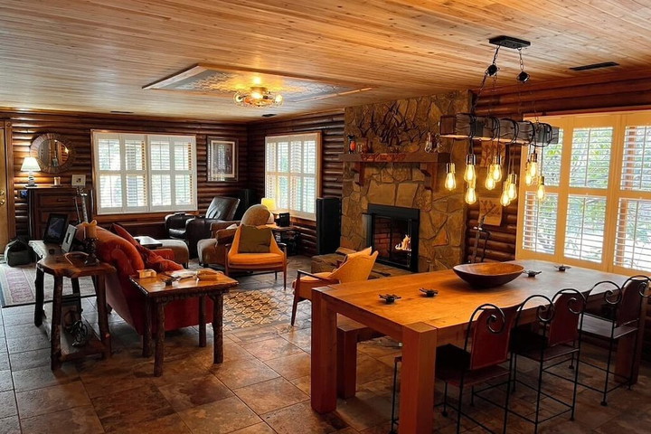 Cozy Log Cabin Retreat In The Heart Of North Ga. Pet Friendly! -