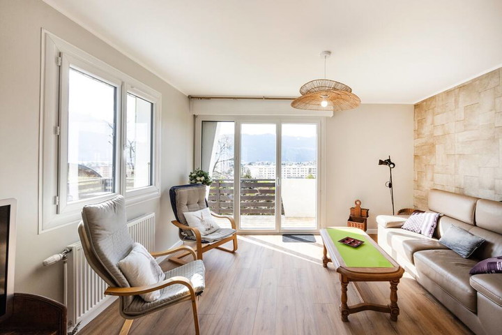 Chalet Les Tourelles Avec Vue Sur Le Lac, Terrasse Et Balcon Privés. -