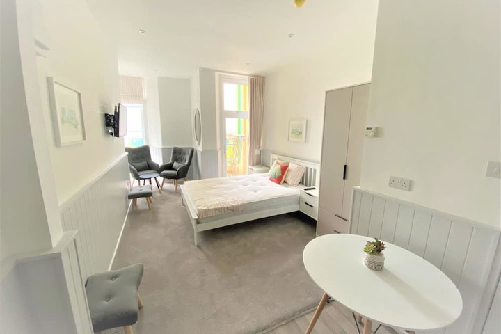 The Lighthouse Studio Apartment @ Sunnybeach Is Ideal For A Couple With Many Attractions Nearby, You - Totnes