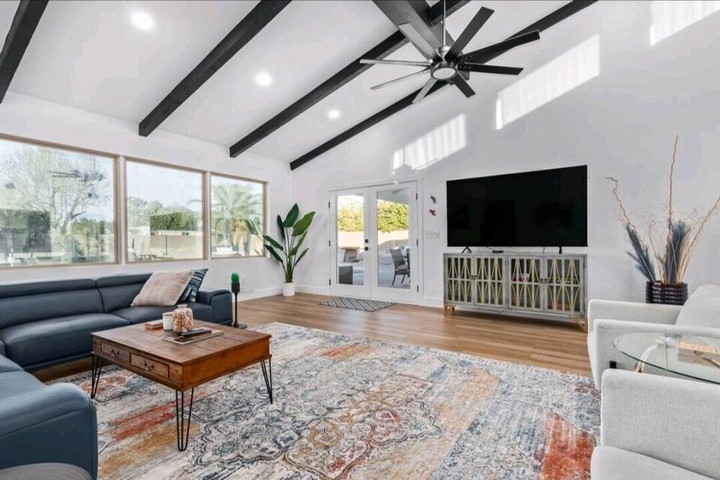 Modern Top Gun House In Arrowhead District.  Heated Pool/outdoor Bbq/bar/games - Glendale, AZ