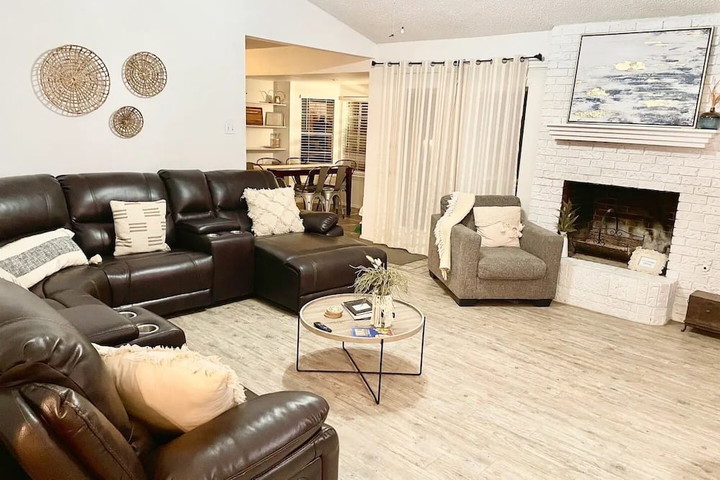 Scarlet Sunsets + Hot Tub + Game Suite + 5br Sleeps 18 + Central Lbk - Lubbock, TX
