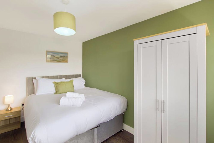 4br Spacious Home | Garden & Parking | Long Term - Hemel Hempstead