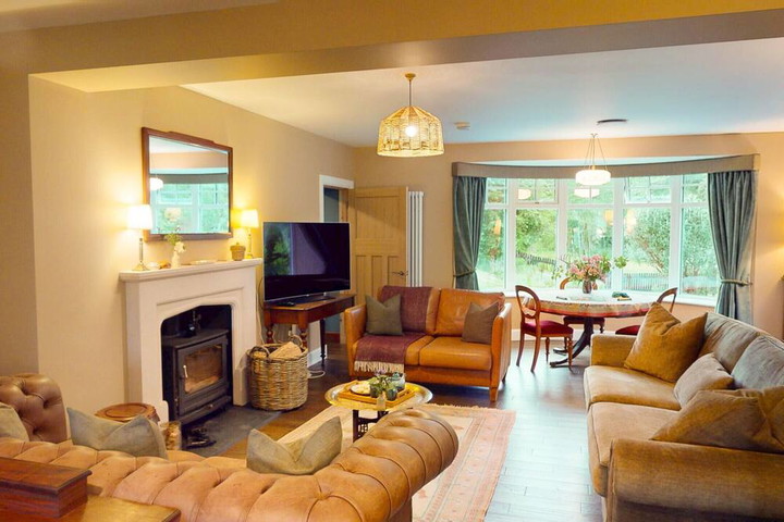 Lynwilg House - Large Group Holiday Home With Hot Tub - Aviemore