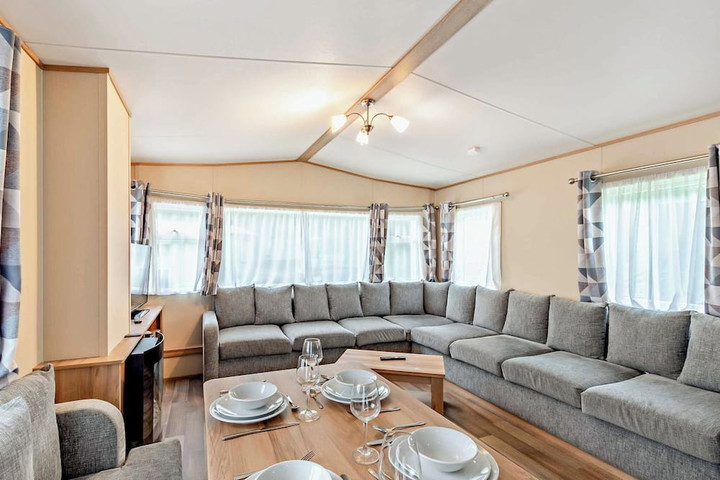 Gold Premium 2 Caravan, Slps 6, Parking & Decking - Windermere