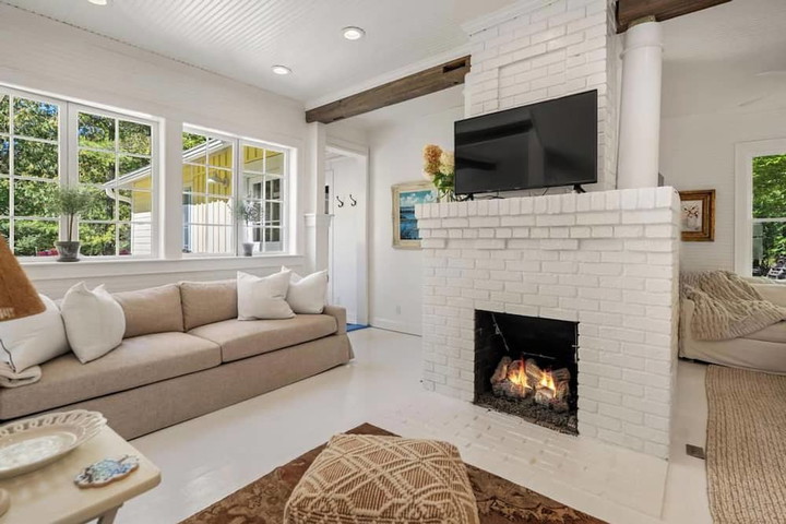 Cottage On Fern, A Historic Harbor Springs Getaway - Petoskey, MI