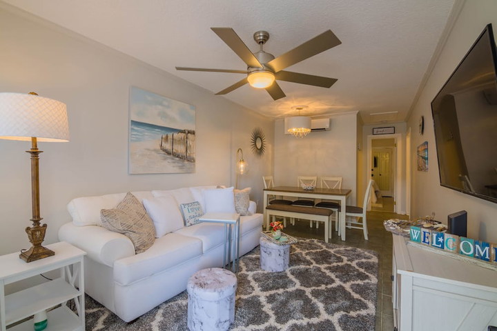 Coastal Retreat Just Steps From The Beach Sleeps 4 - Jacksonville Beach, FL