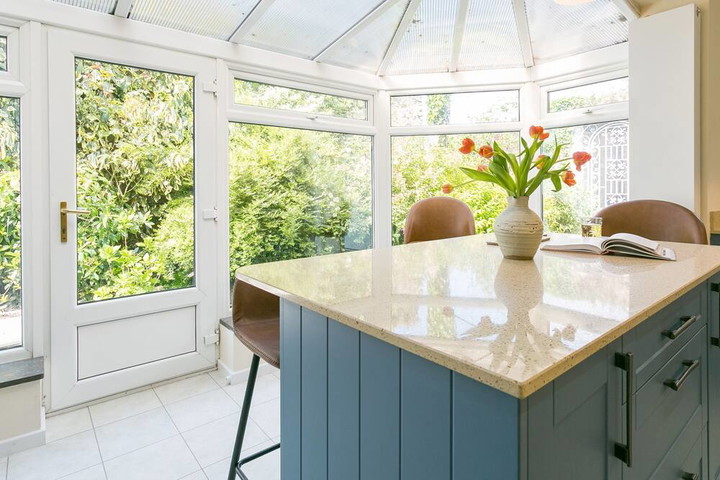 Number Eight - Sleeps 8 Guests  In 4 Bedrooms - Bangor, UK