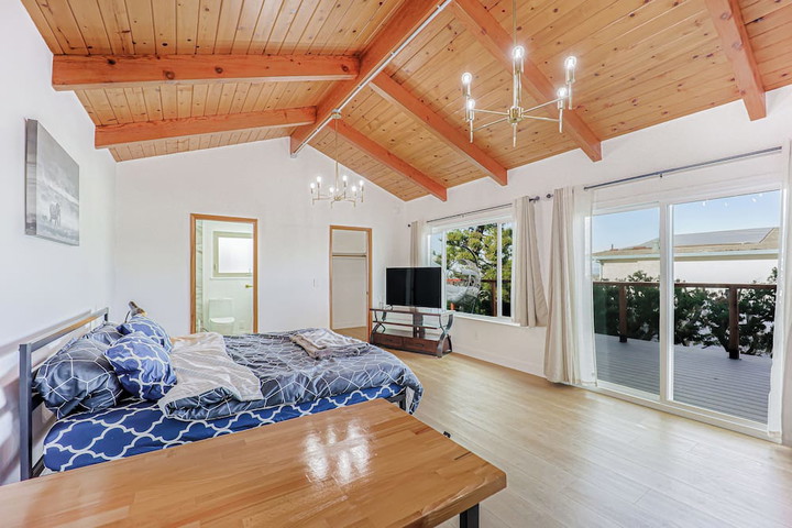 246c - Large Studio W/ Kitchenette, Laundry & Deck - San Carlos, CA