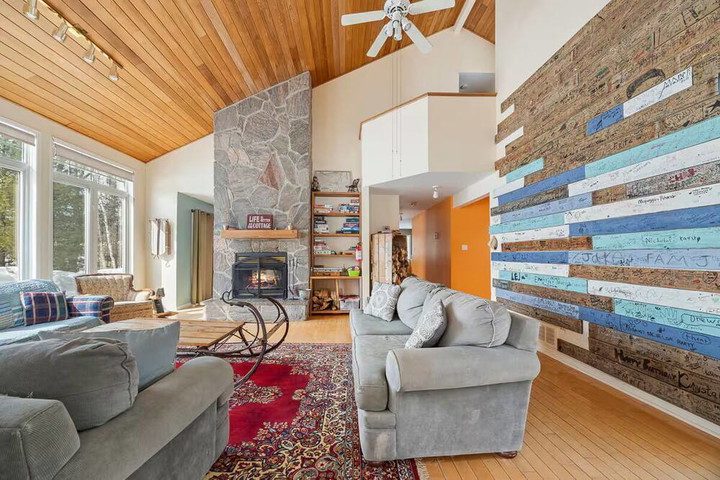 Lakeside Memories Await At Trenanthia's Cahoots Cottage - Gravenhurst